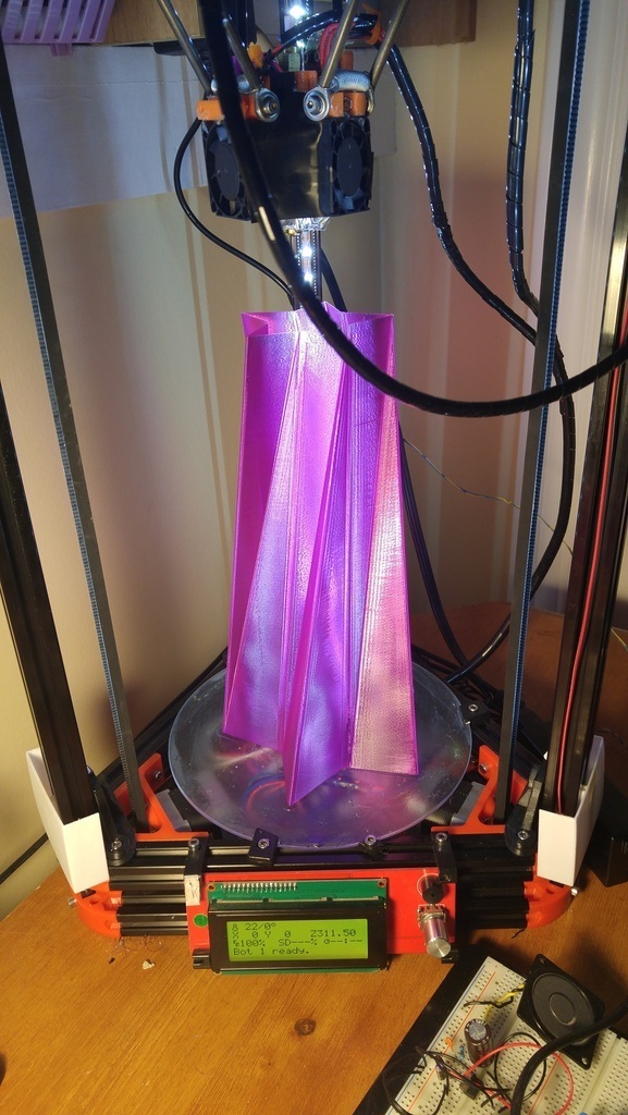 Free 3D file Twisted Star Vase ⭐・3D printing model to download・Cults