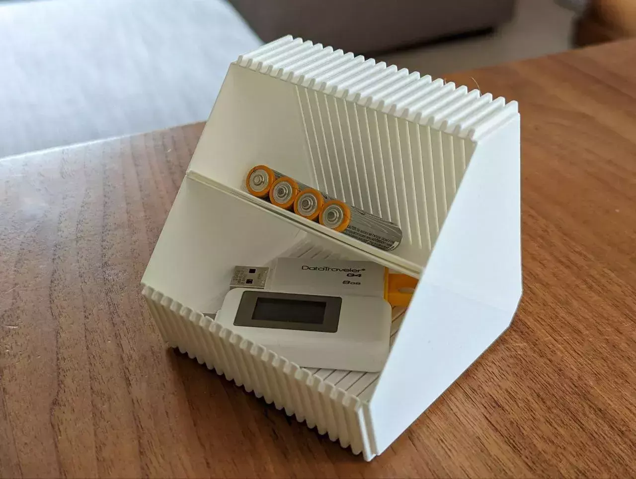 Free 3D file Olivetti-style vase mode organizer・3D printable design to ...