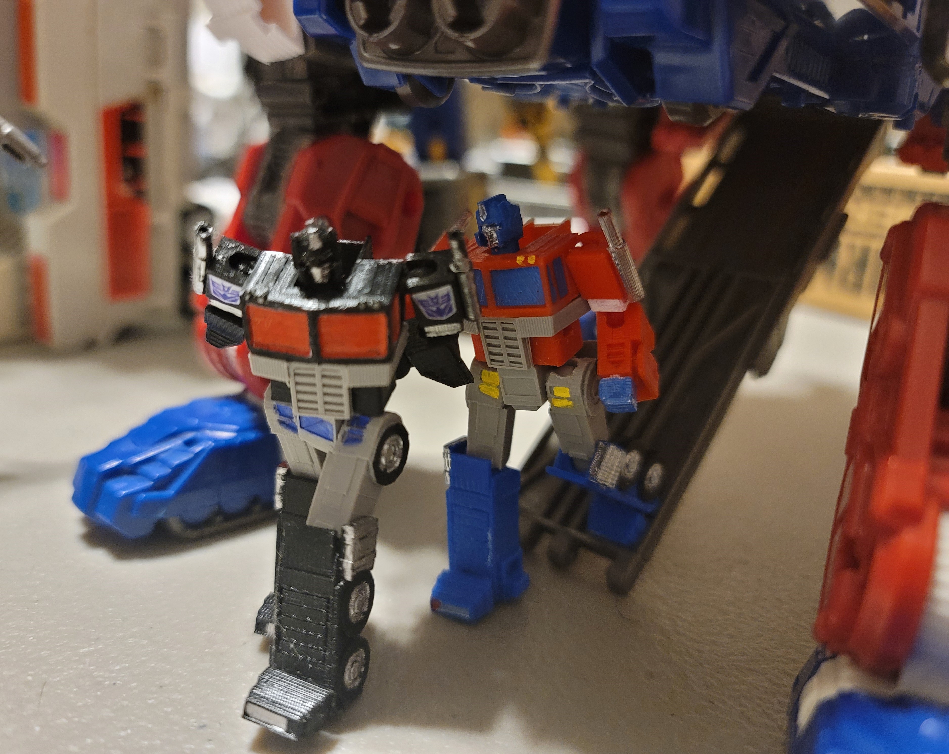 3D file MicroMaster scaled Optimus 🤖・3D printer model to download・Cults