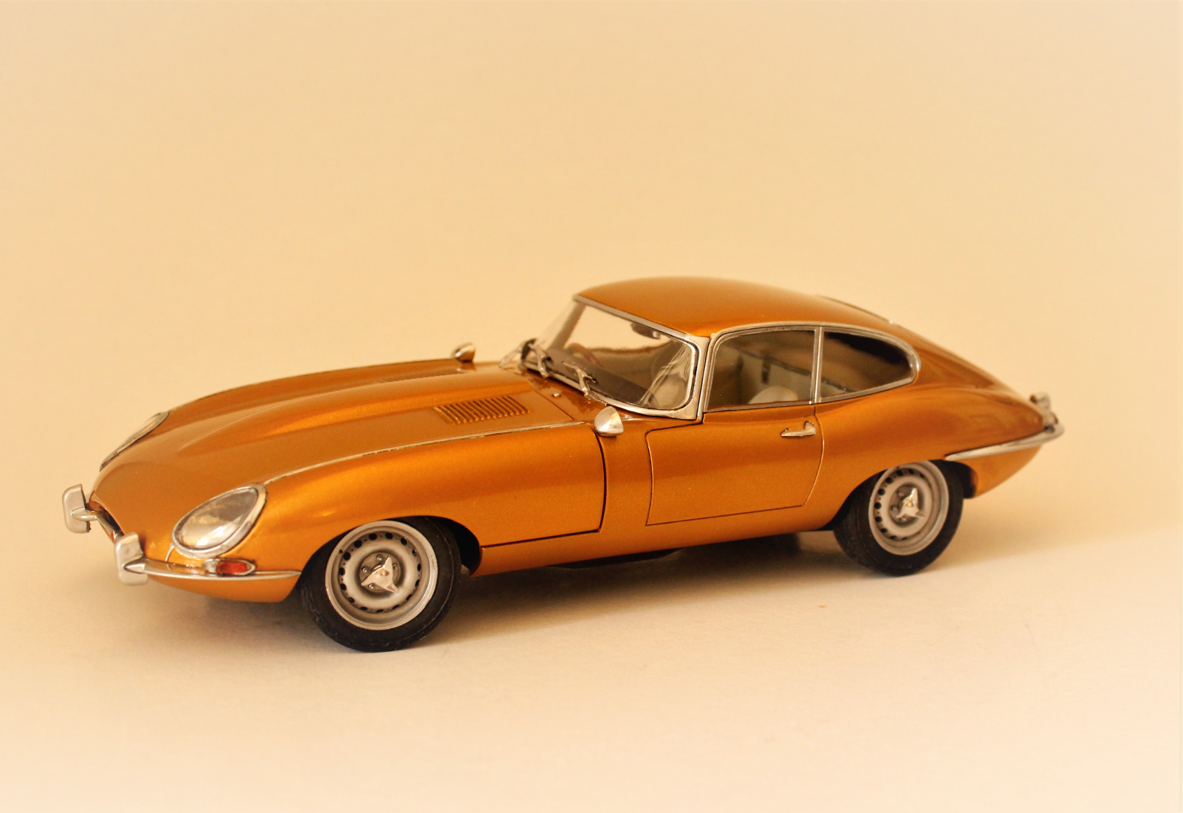 Free STL file Jaguar Racing rim x revell 1/24th E-type・3D printable ...