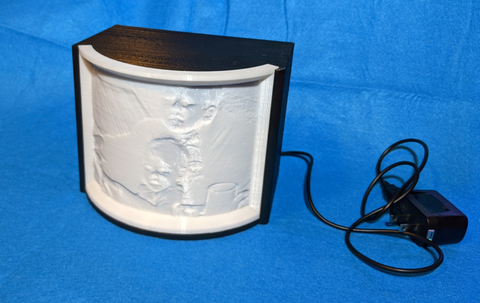 STL file Backlit Interchangeable Curved Lithophane Box/Frame 🖼️ ...