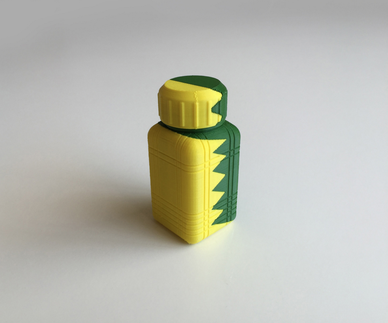 STL file ZigZag Bottle & Screw Cup (Dual Extrusion / 2 Color)・3D print ...
