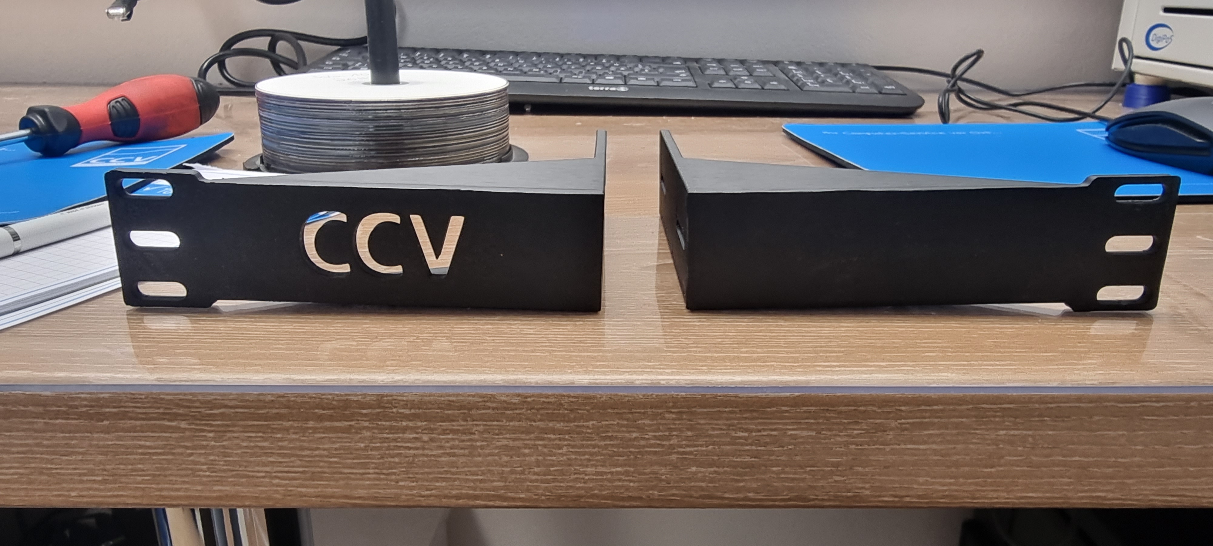 Free STL file Securepoint UTM 19" Holder 👽・3D printer design to ...