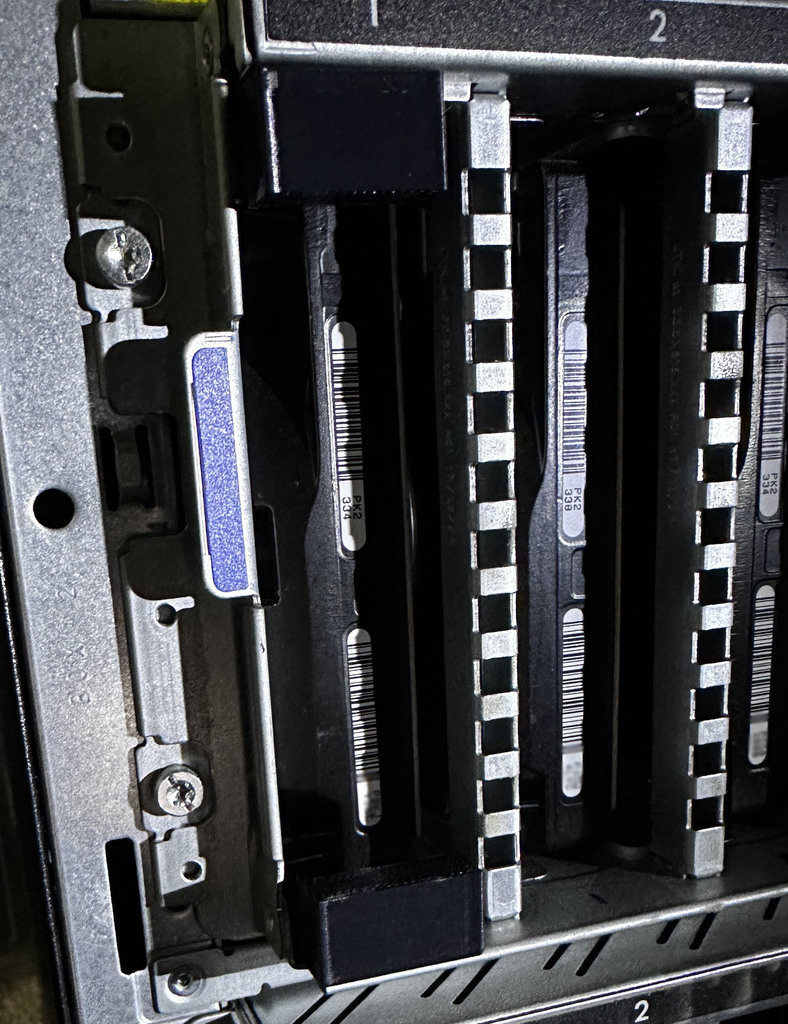 Free 3D file HP HPE HDD caddy tray rails LFF 3.5" ML110 G9 Gen9 DL380p ...