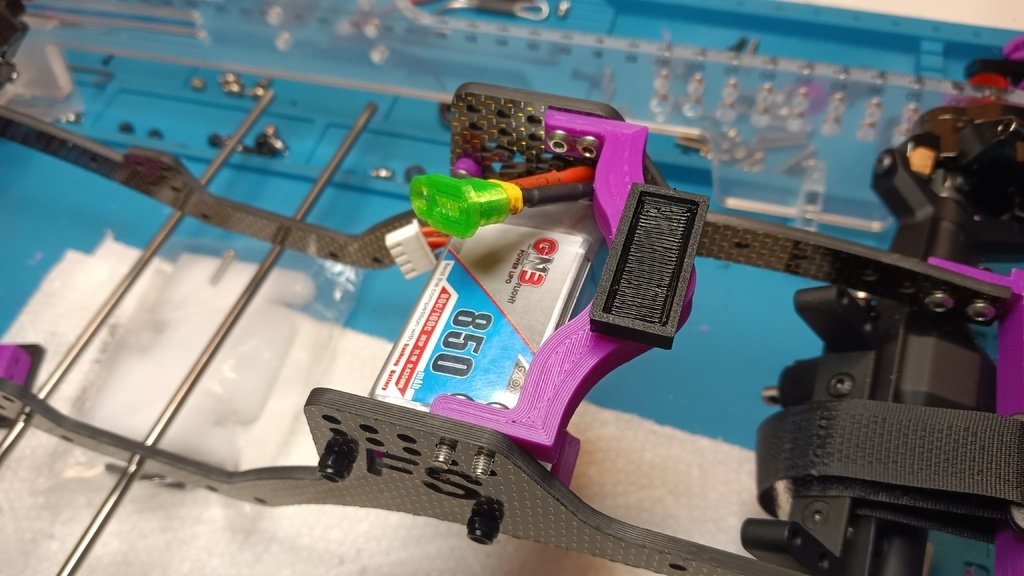 Free 3D file gspeed fs chassis battery tray and front body mount・3D ...