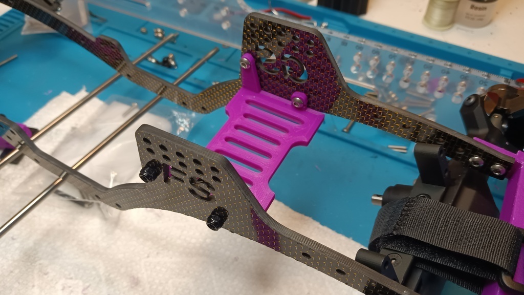 Free 3D file gspeed fs chassis battery tray and front body mount・3D ...