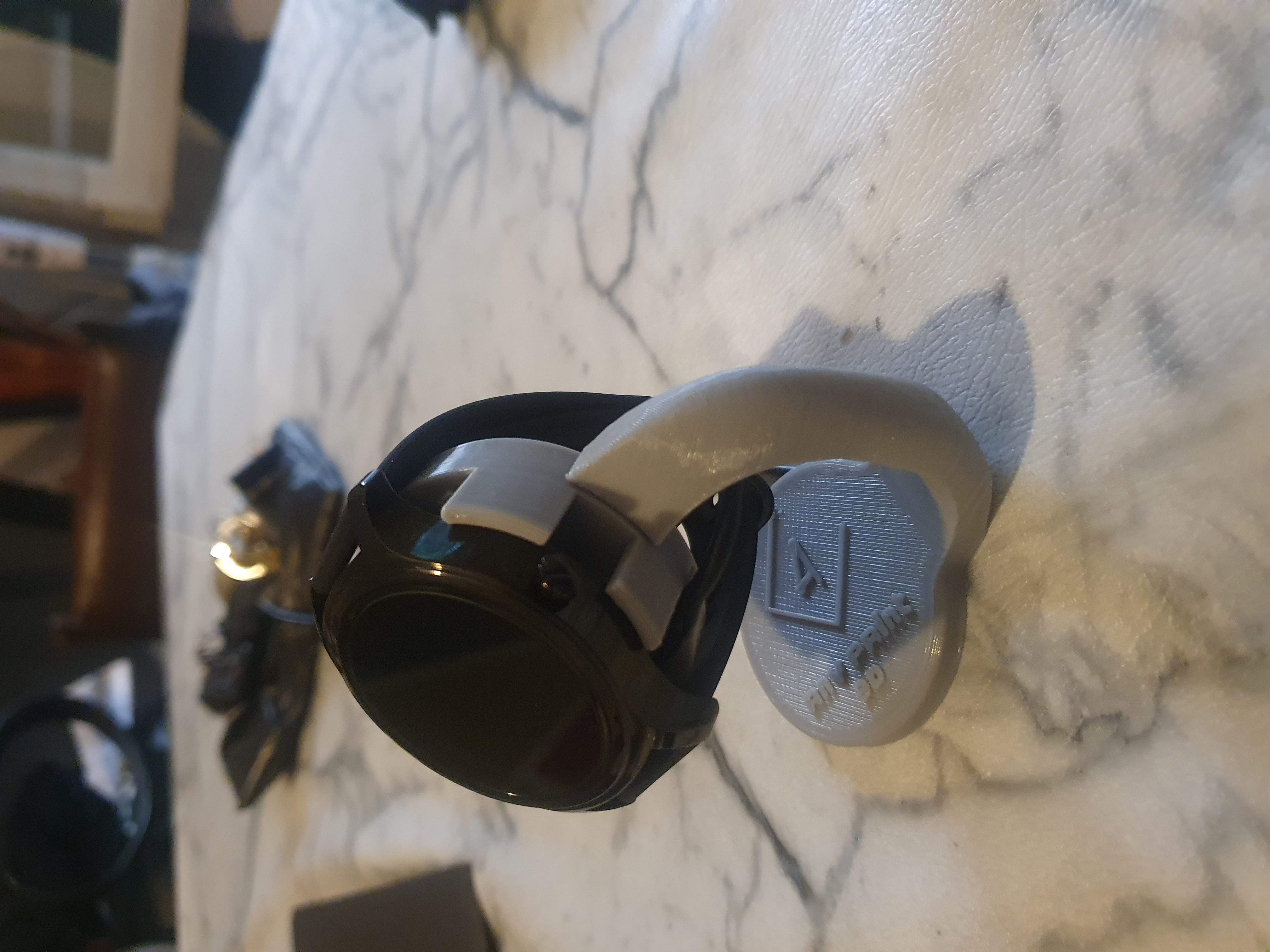 Free STL file Smartwatch Stand Gadnic Watch Holder・3D printable design ...