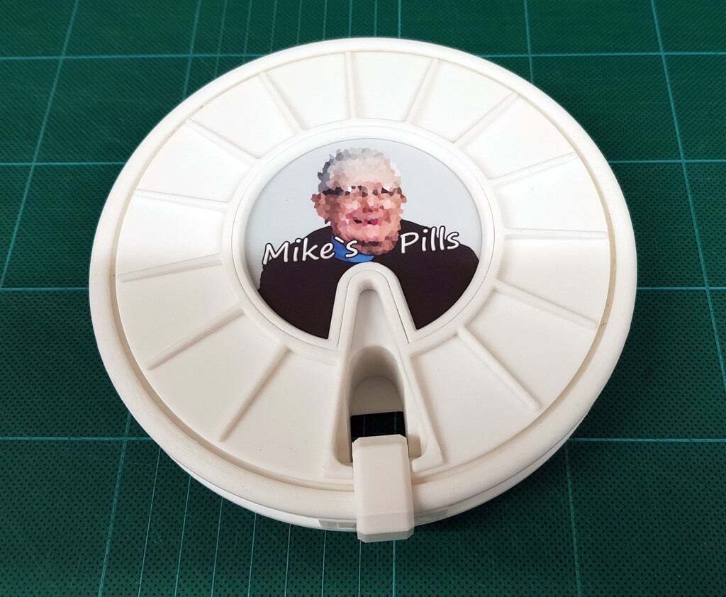 Free STL file Pill Box with AM PM Apertures V3 - It's Personal!・3D ...