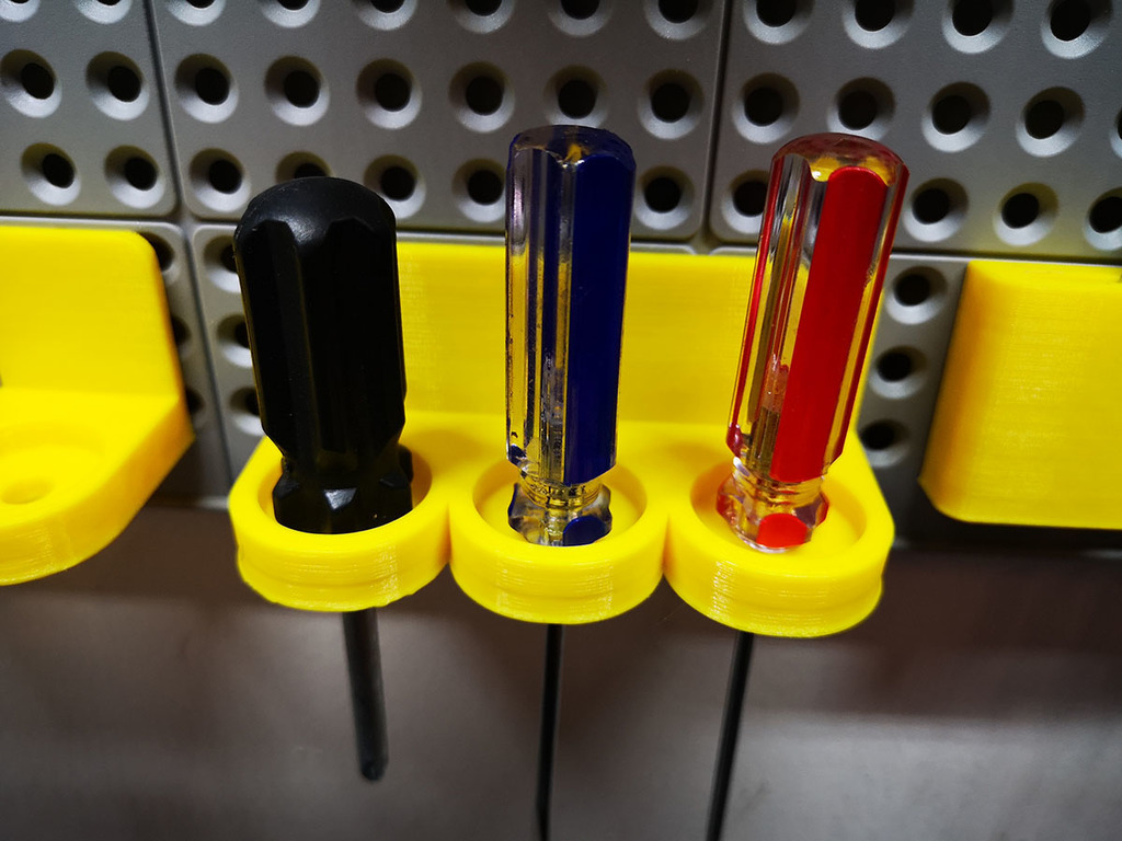 Free 3D file 3x Screwdrivers holder for Keter Pegboard・3D printable ...