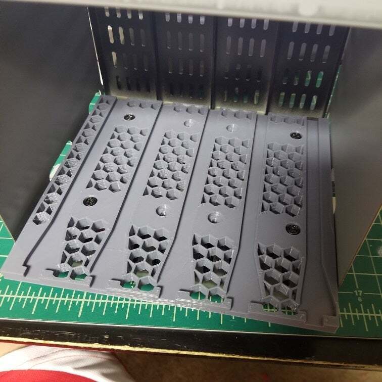 Free STL file 4x 5.25" to 5x 3.5" Mount for HDD Caddy Trays・3D print ...