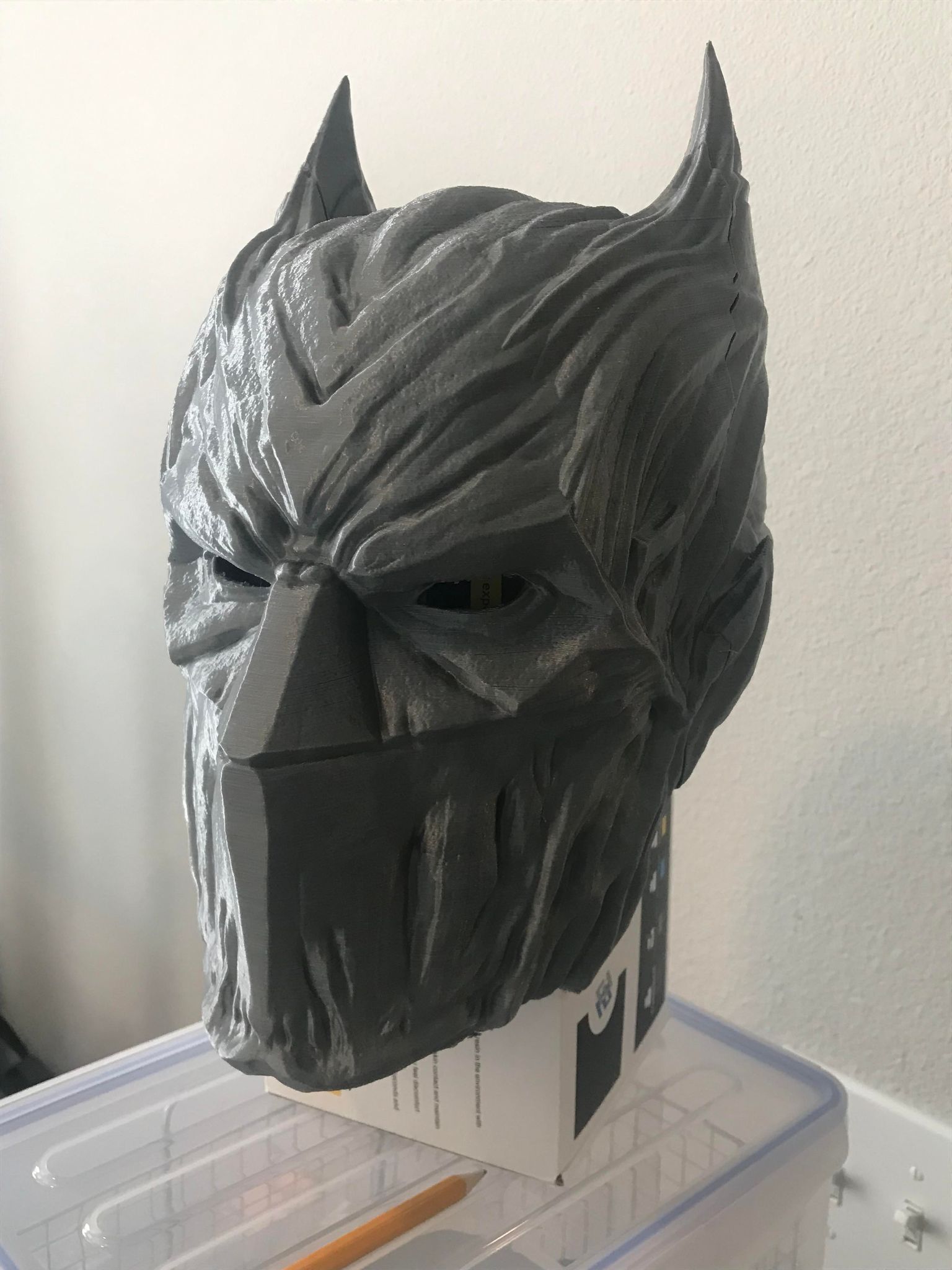 Fichier STL Casque Batman Vtoy Death Knight・Objet imprimable en 3D à ...