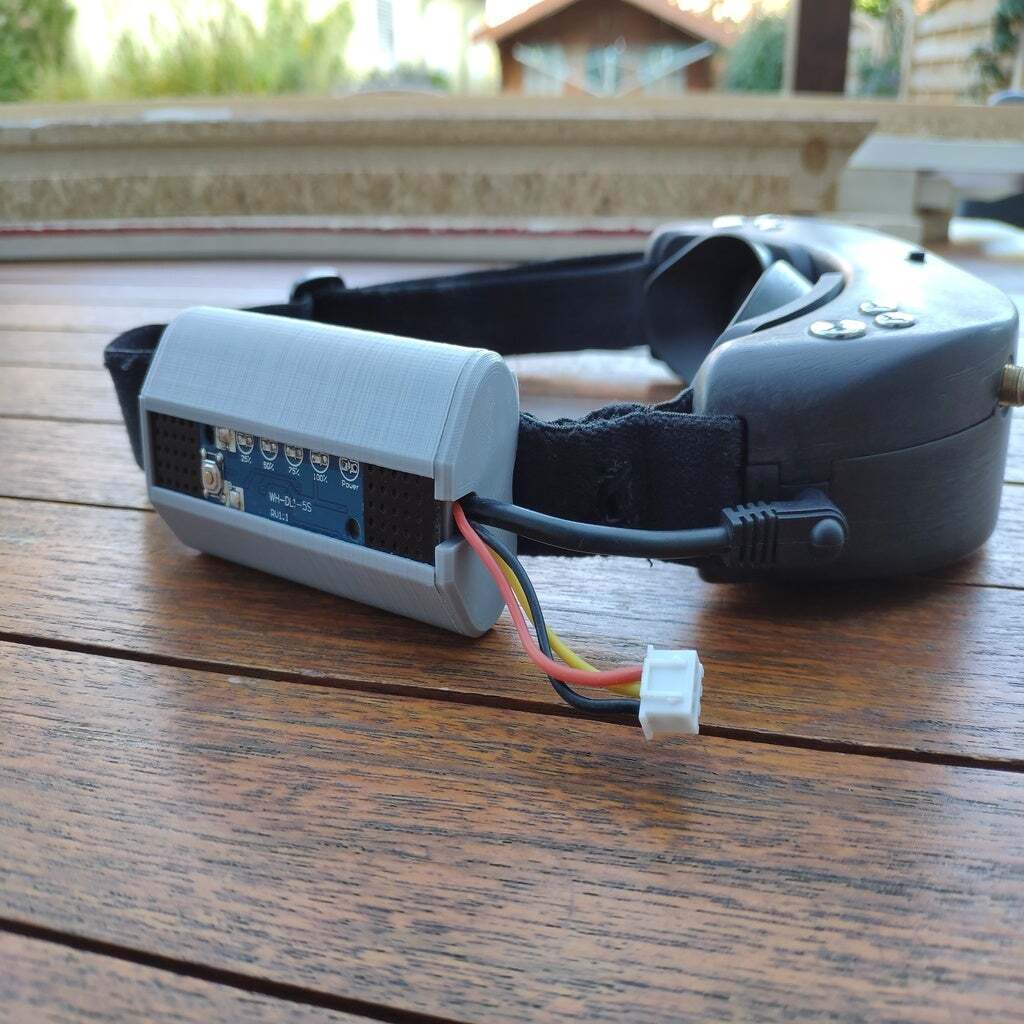 Free STL file FPV Goggle Battery Case for 18650 with Charge Meter ...