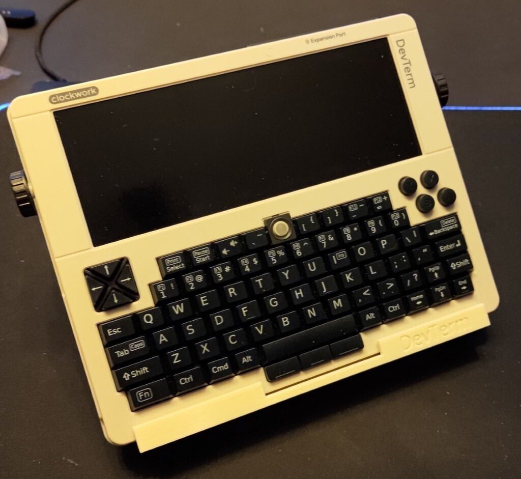 Free STL file ClockworkPi DevTerm Desktop Stand・Model to download and 3D print・Cults