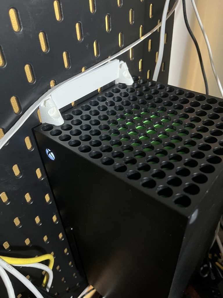 Archivo 3D gratuito Soporte Xbox Series X Ikea Skadis (AKA Uppspel)・Objeto para descargar e ...