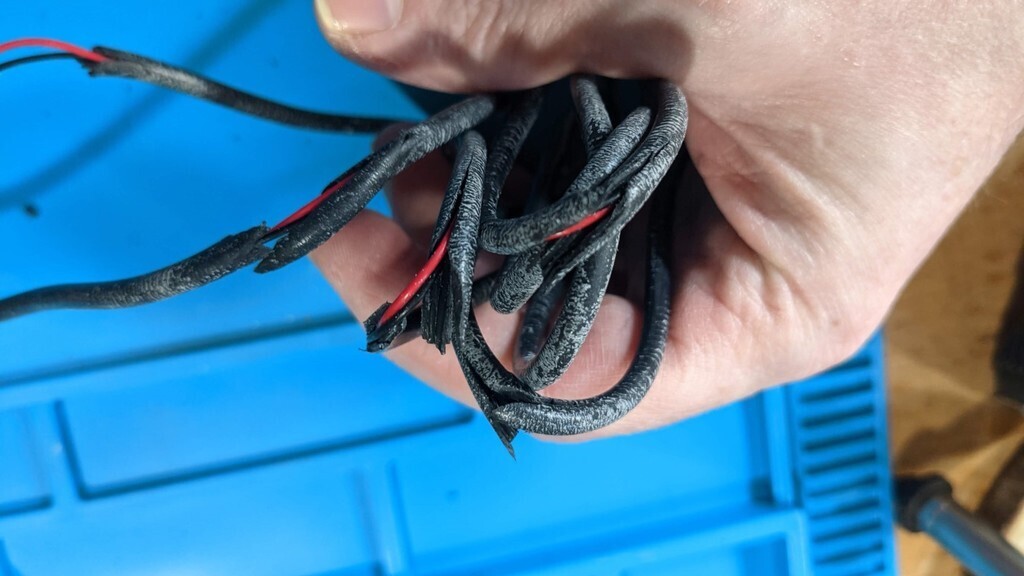 Free STL file Global GSP-1600 Charger Cable Strain Relief・Template to ...