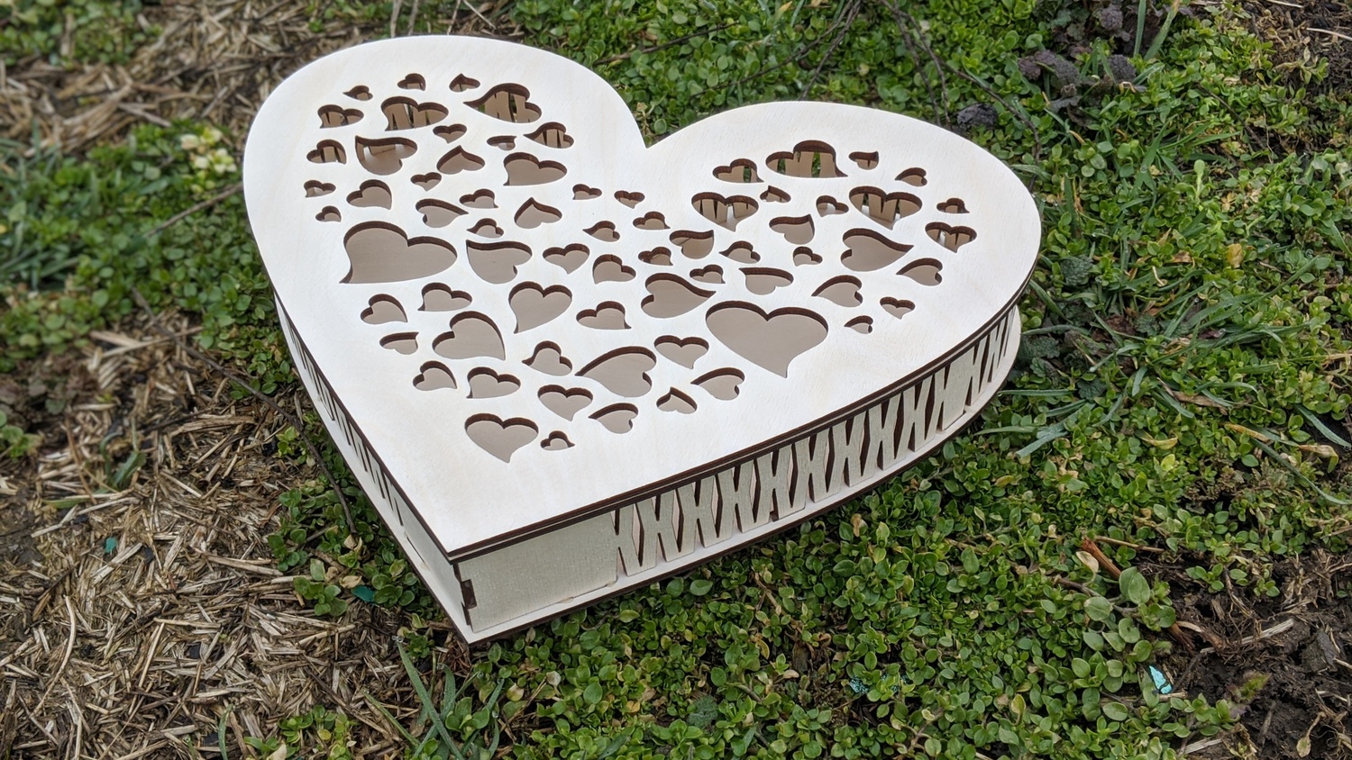 Free 3D file Heart Box cnc - laser cut・3D printer design to download・Cults