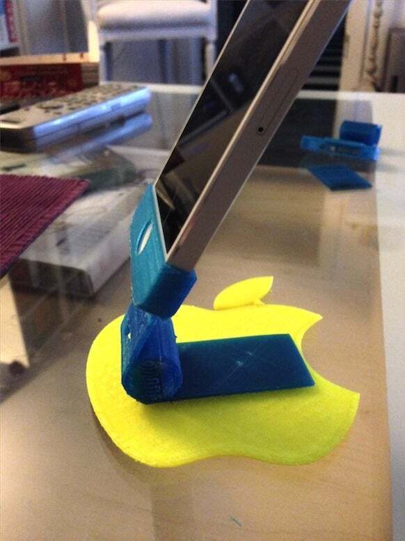 Free STL file iPhone 5 Holder / iPhone 5 Halter・Design to download and ...