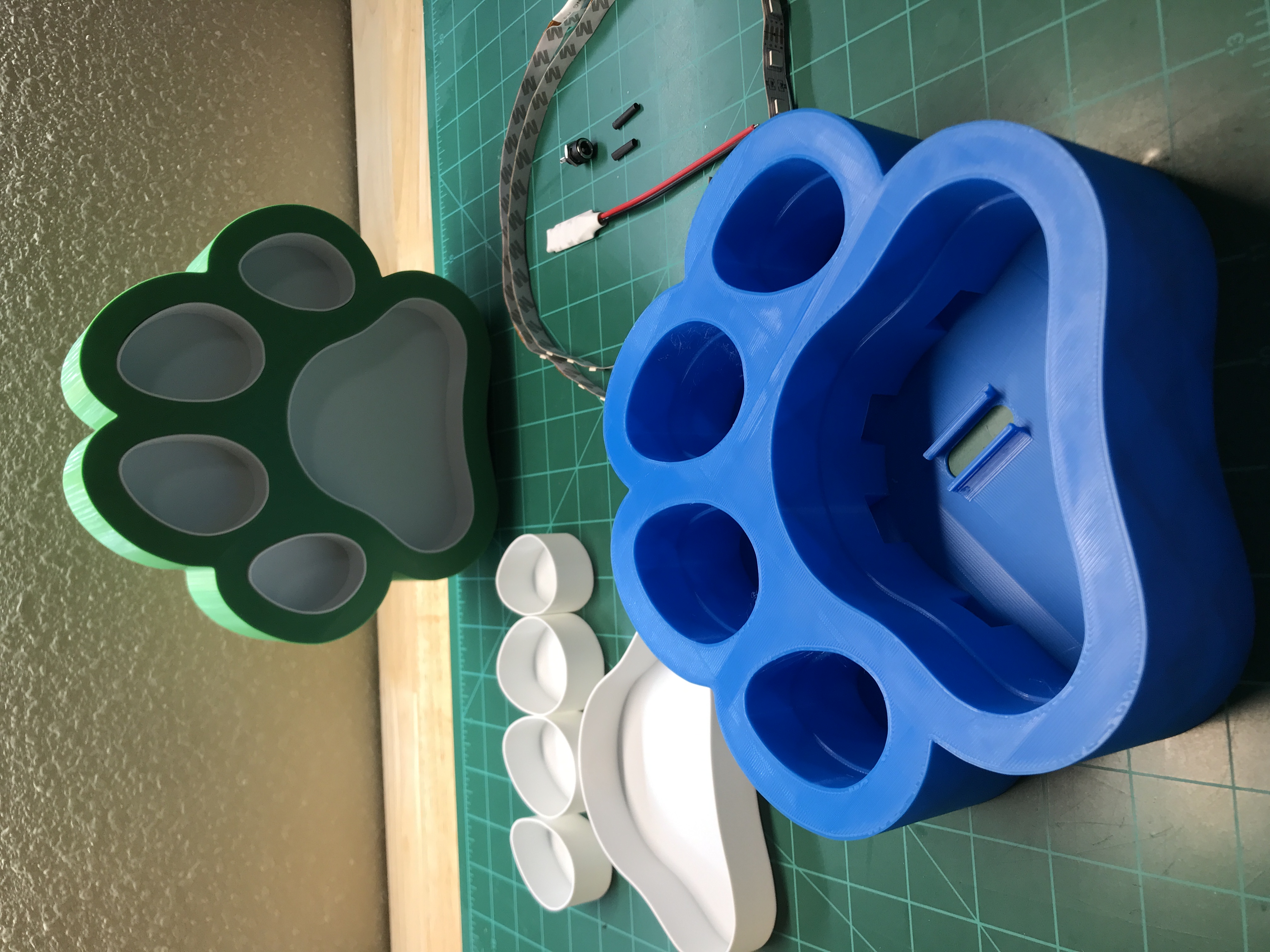 STL file LED Paw Print Lamp・3D printing template to download・Cults