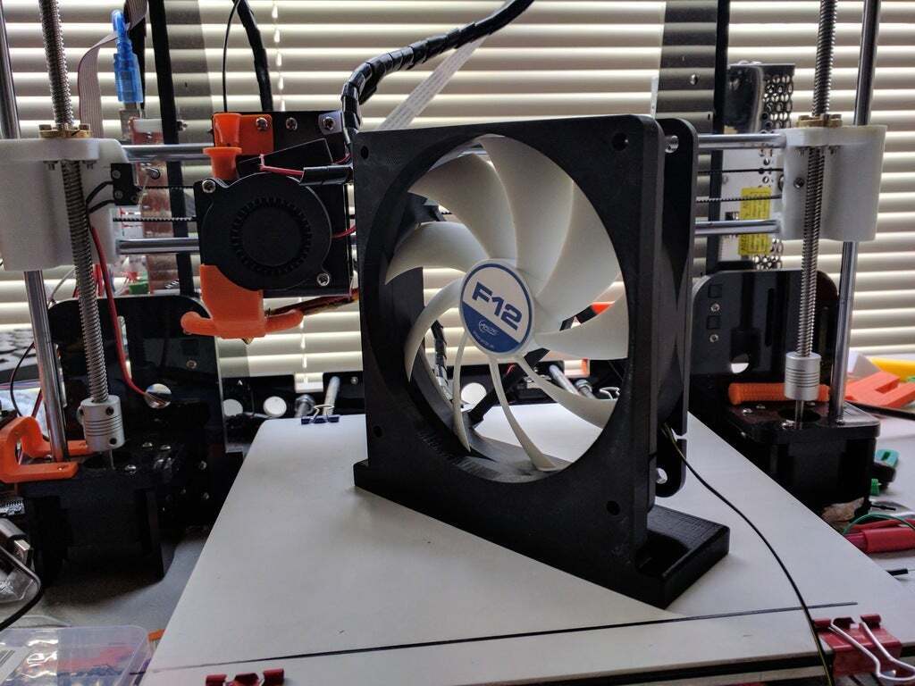 Бесплатный STL файл 120mm Fan Base 👽・3D-печатная модель для загрузки・Cults
