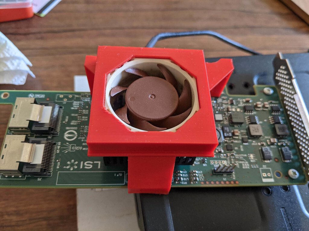 Free STL file Fan Bracket for LSI 9207-8i with 40x20mm Fan (NF-A4x20 ...