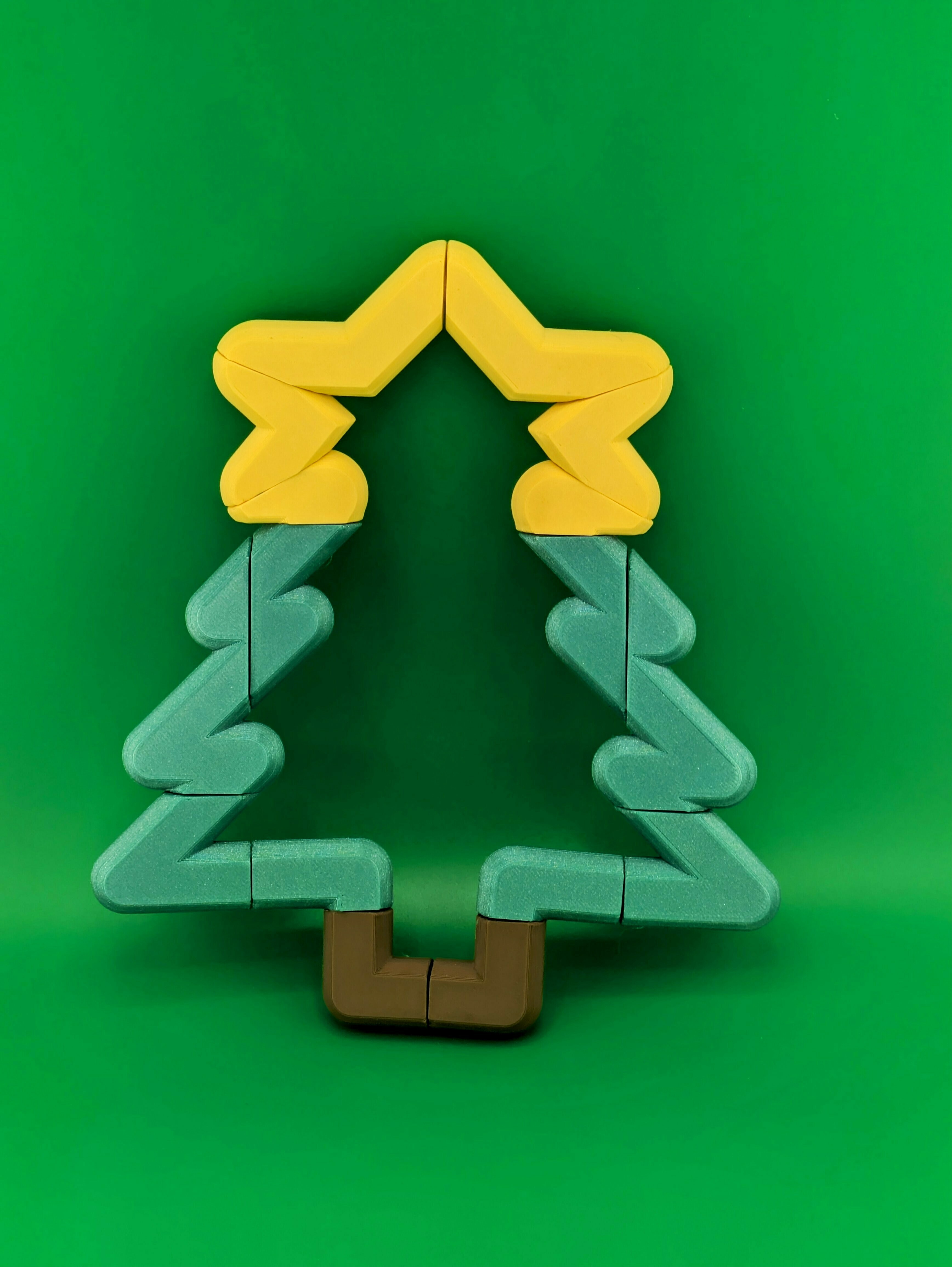 STL file Christmas Tree Twisty Fidget/Puzzle 🎄・3D printable model to ...