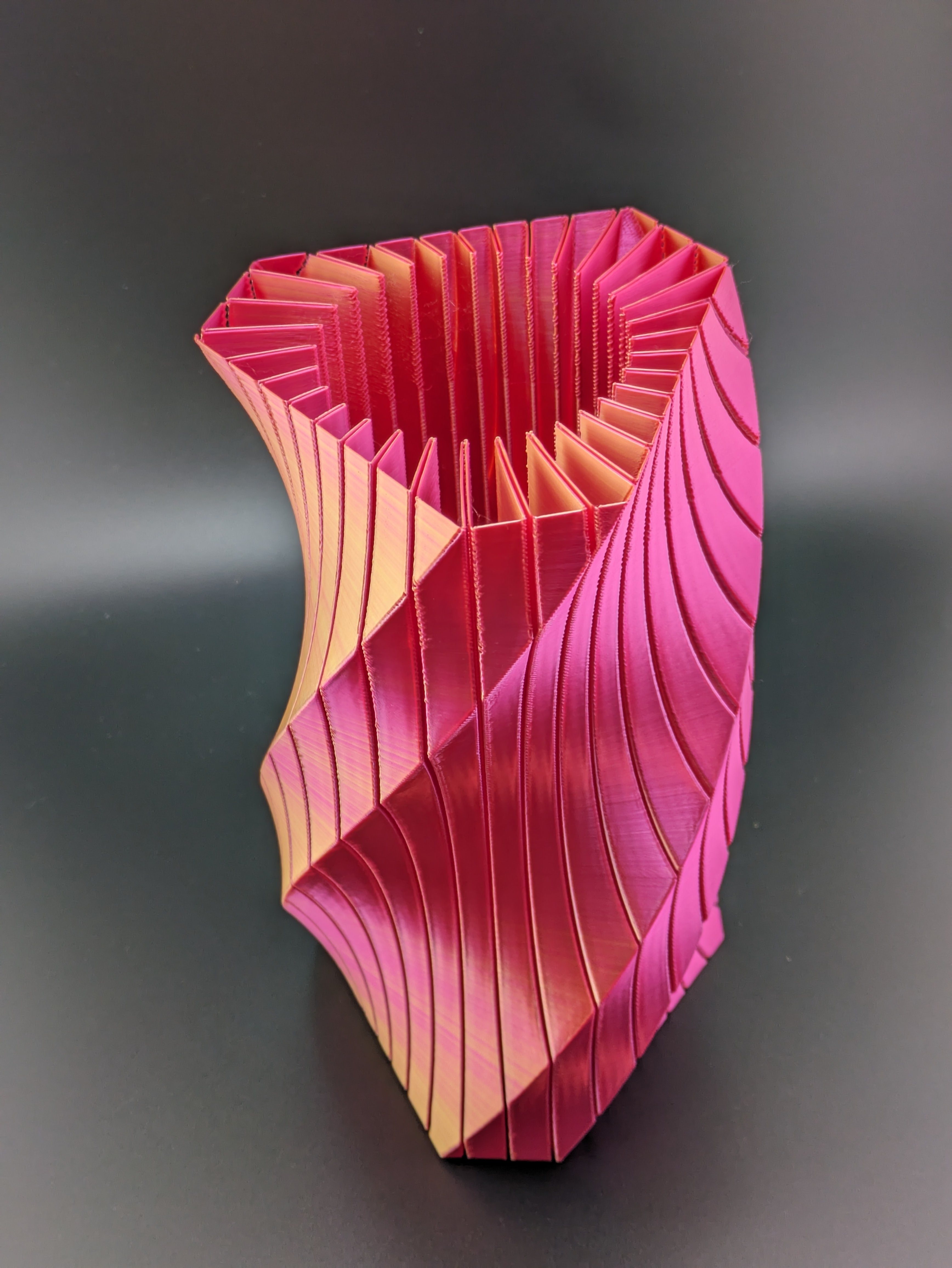 Free STL file Triangular Fin Vase 🏺・3D printer design to download・Cults