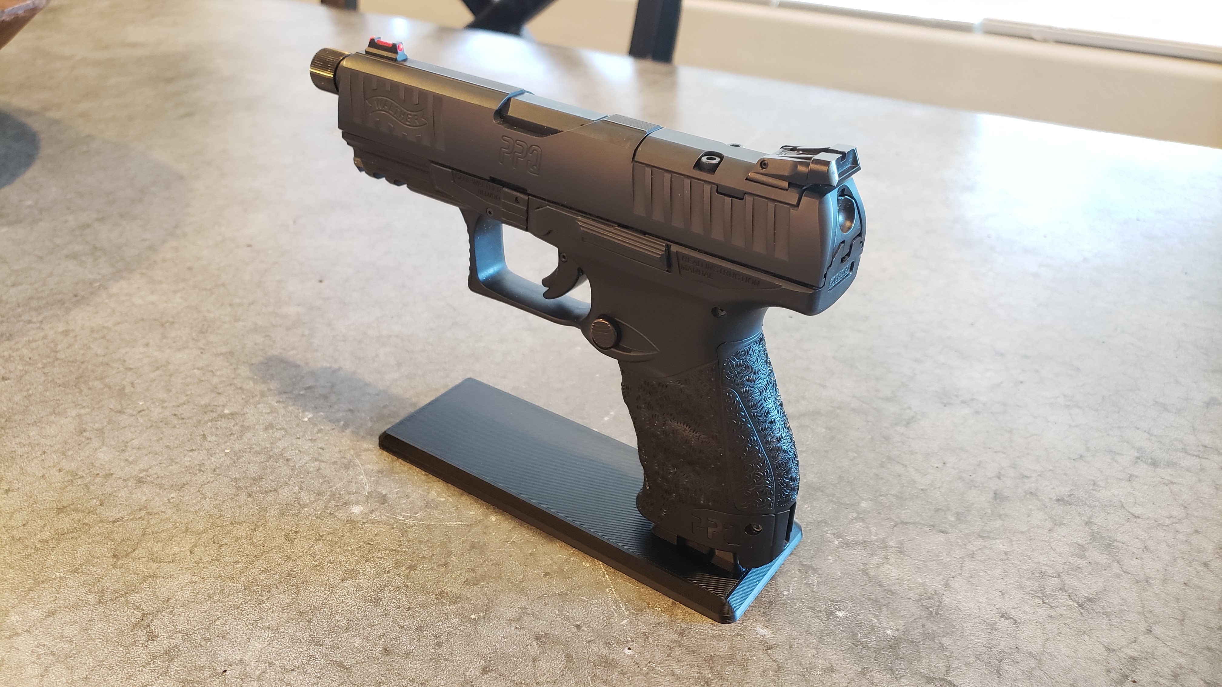 STL file Ghost / Glock themed pistol display stand・Template to download ...