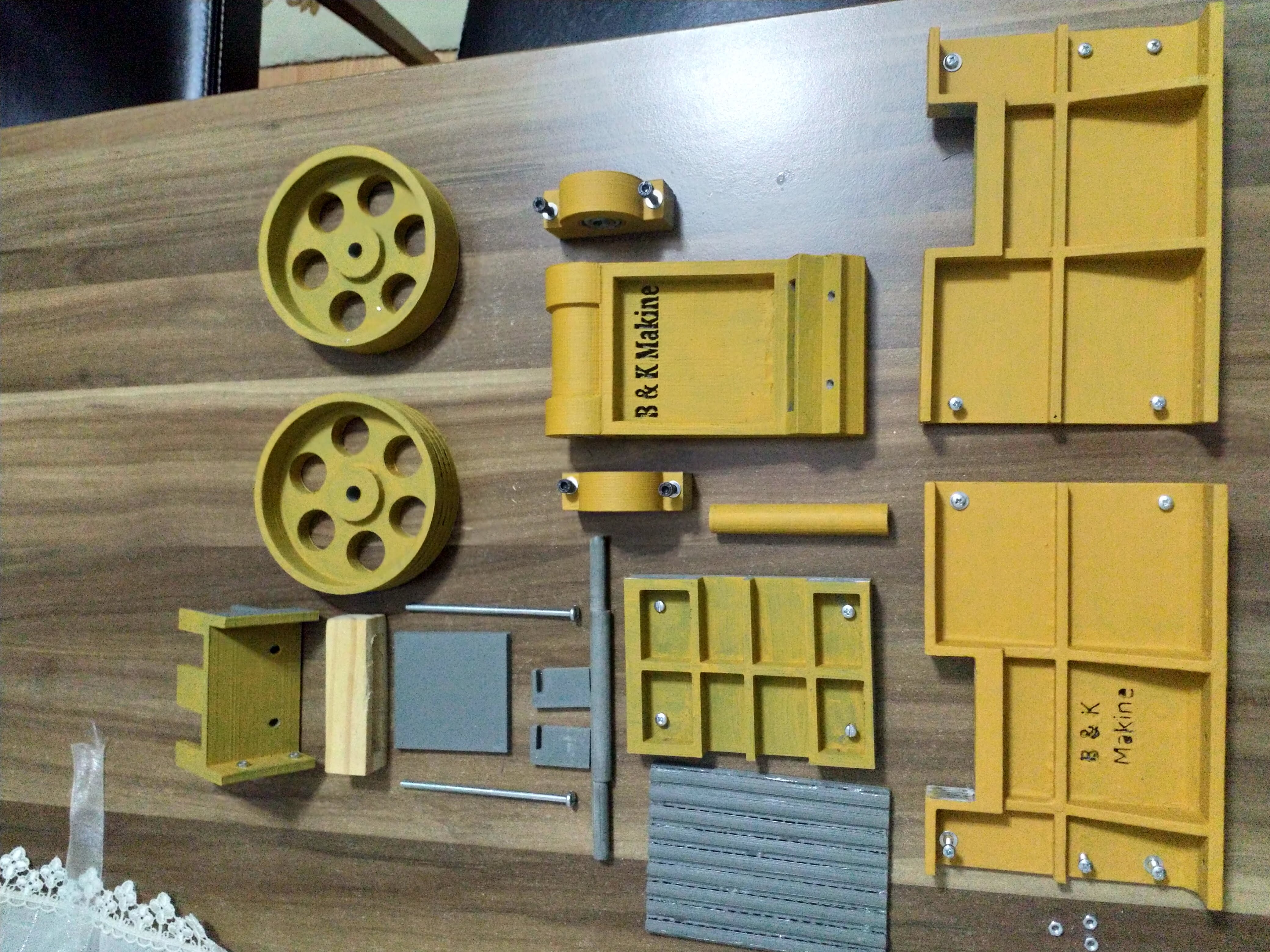 STL file JAWS CRUSHERS 🔧・3D printing template to download・Cults