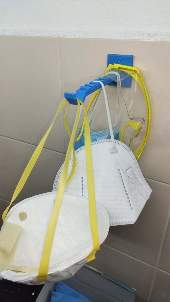 Free STL file Face Masks Holder with Wall plate 🧞‍♂️・3D print design to ...