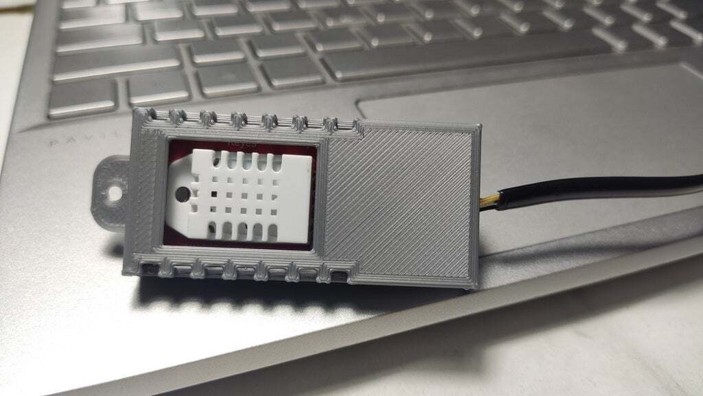 Free STL file DHT22 PCB Housing Snap Enclosure (Simple Light weight ...