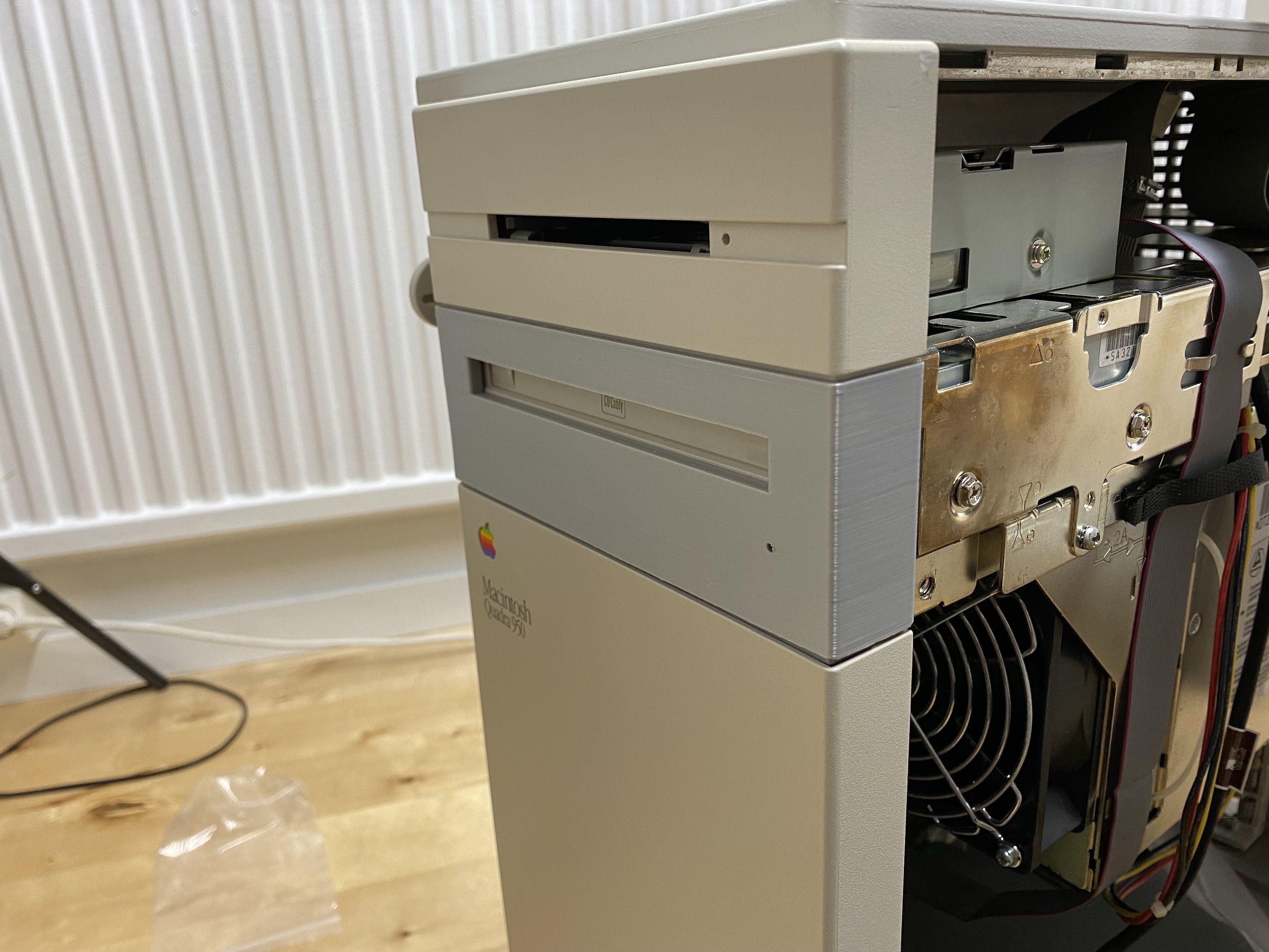 Бесплатный STL файл Macintosh Quadra 900/950 CD Caddy Bezel 🍎・Дизайн 3D ...