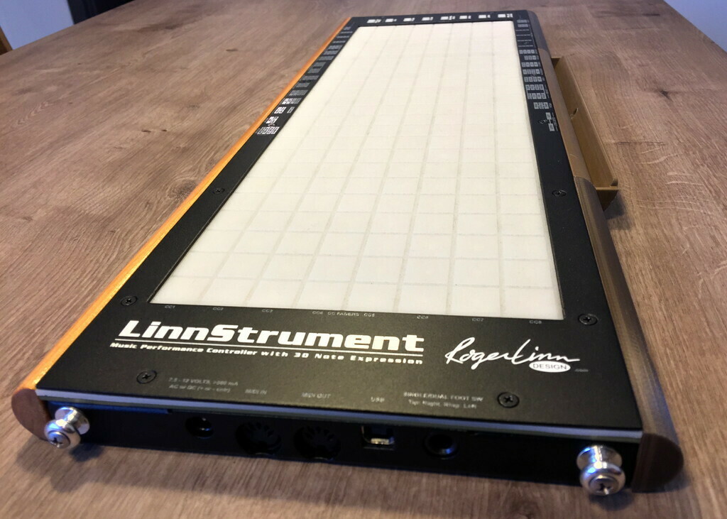 Free 3D file LinnStrument iPad Holder・3D printable design to download・Cults