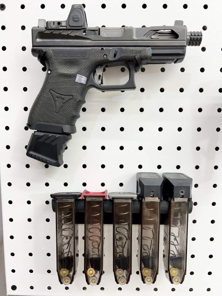 Free 3D file Glock Magazine Rack for Pegboard 🔫・Object to download and ...