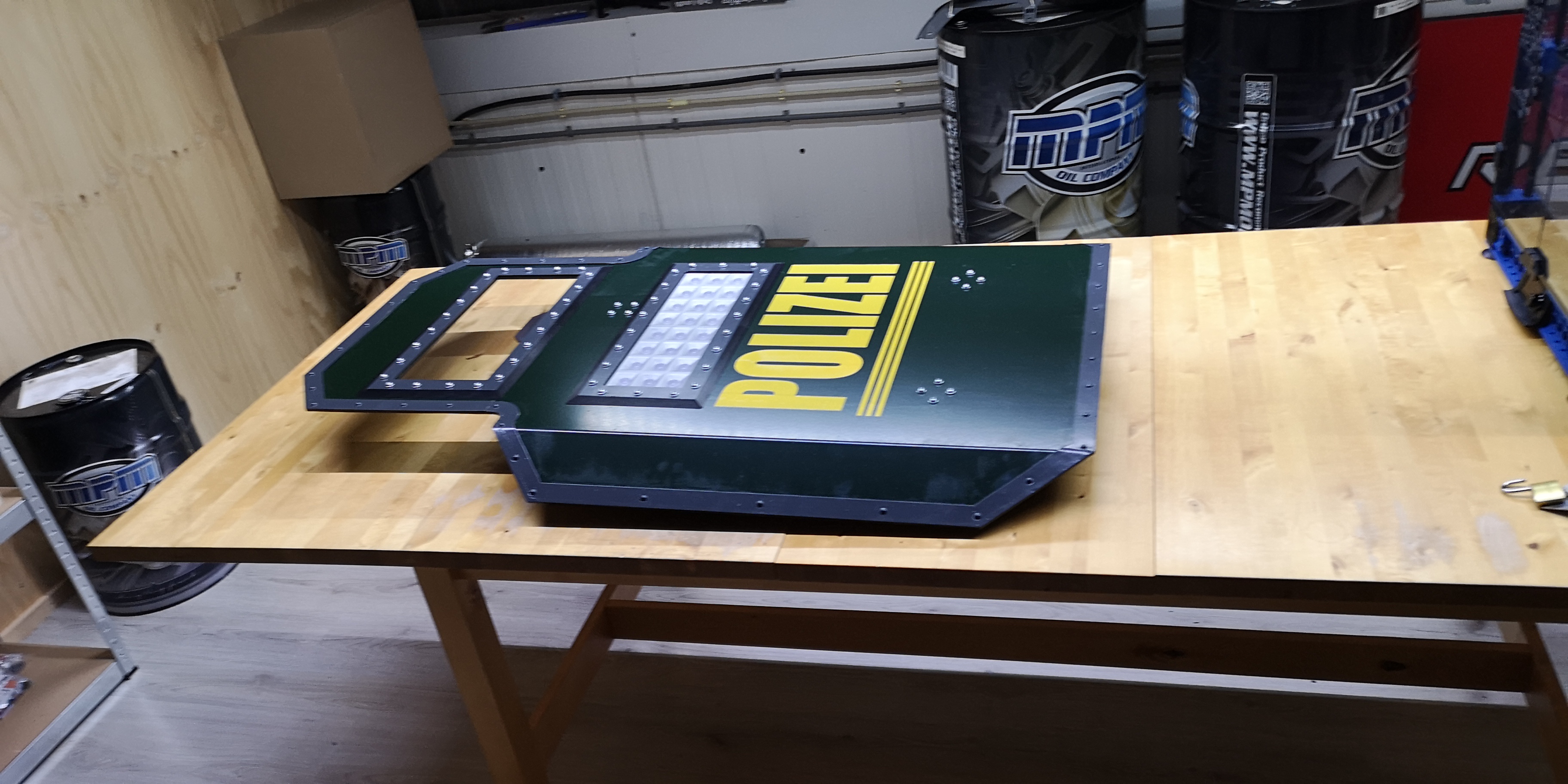 STL file R6 siege BLits shield 🛡️・3D printer design to download・Cults