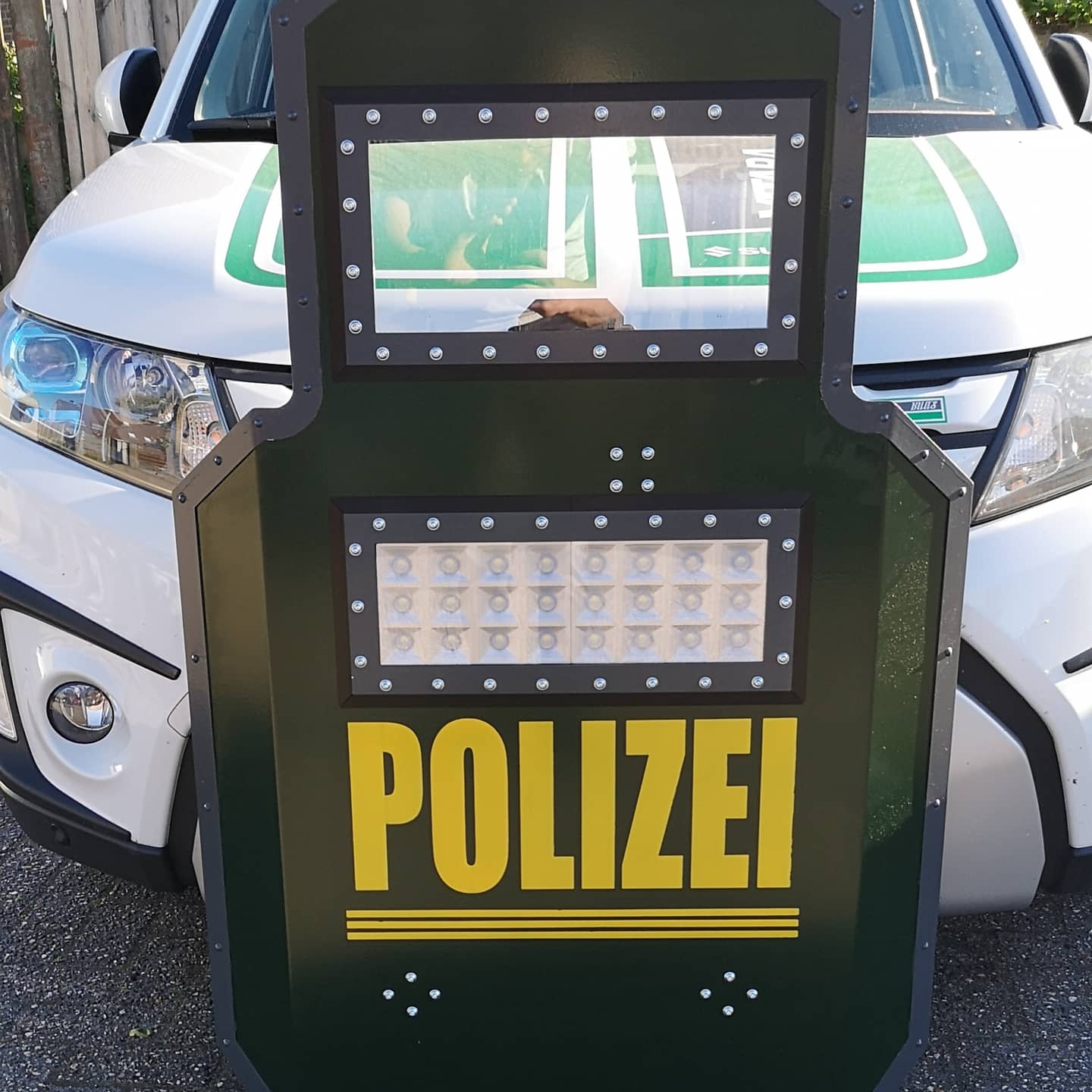 STL file R6 siege BLits shield 🛡️・3D printer design to download・Cults