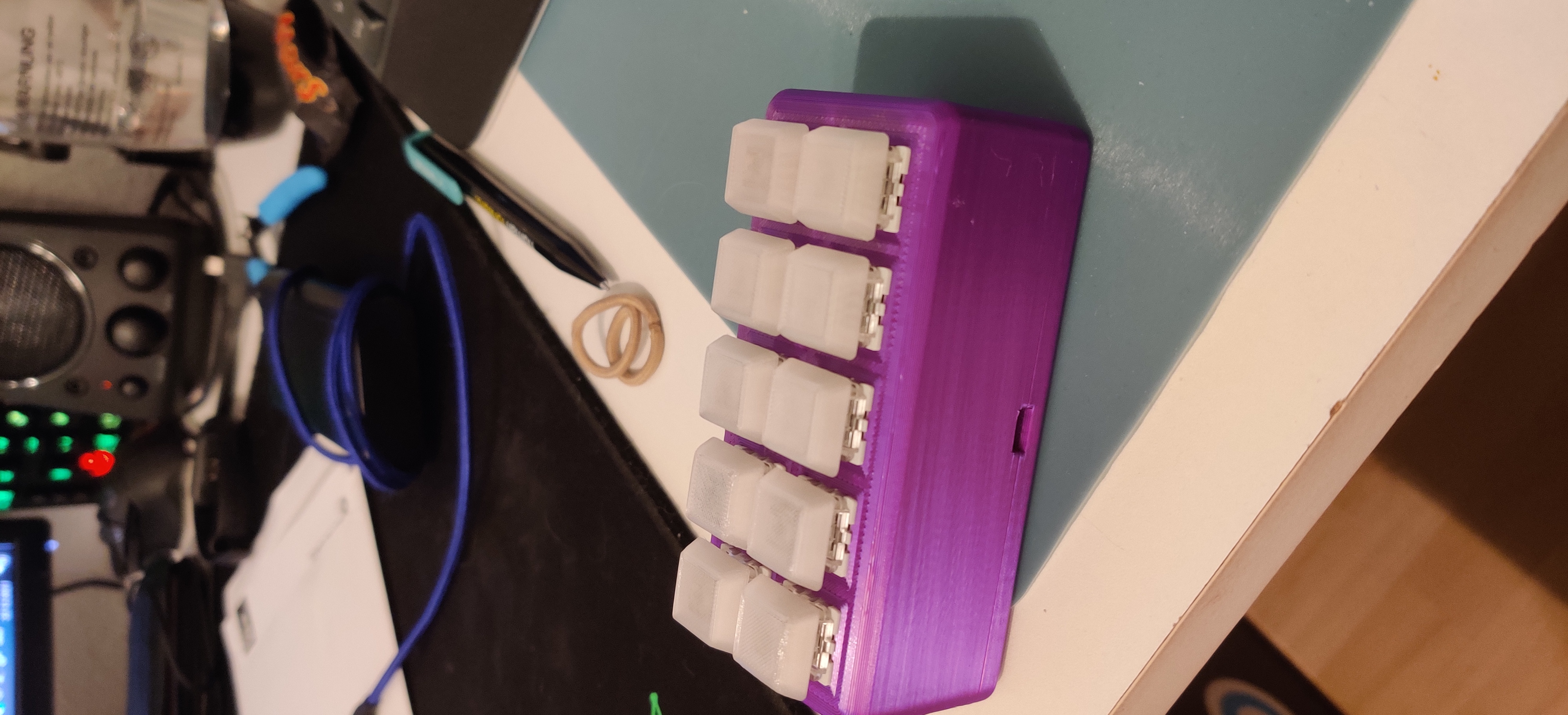 Archivo STL Teclado・Modelo de impresión 3D para descargar・Cults