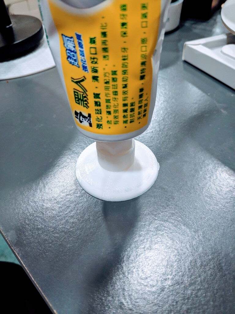 Free STL file Standing Cap for Tapered Flat Toothpaste Nozzle・3D ...