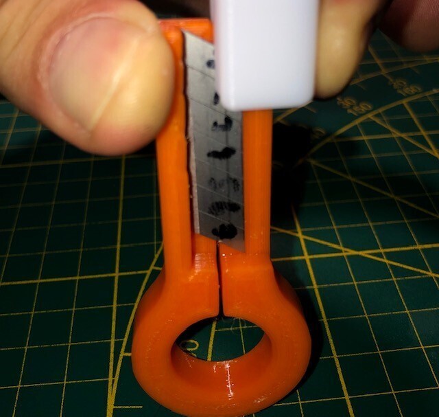 Free STL file Filament Cutter - multi angle (90°, 60°, 45°, 30 ...