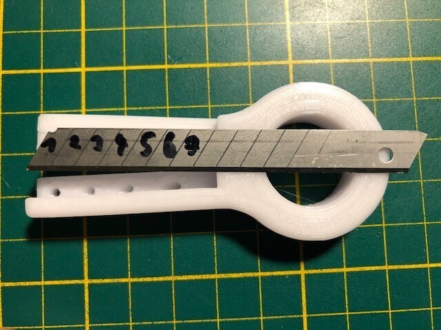 Free STL file Filament Cutter - multi angle (90°, 60°, 45°, 30 ...