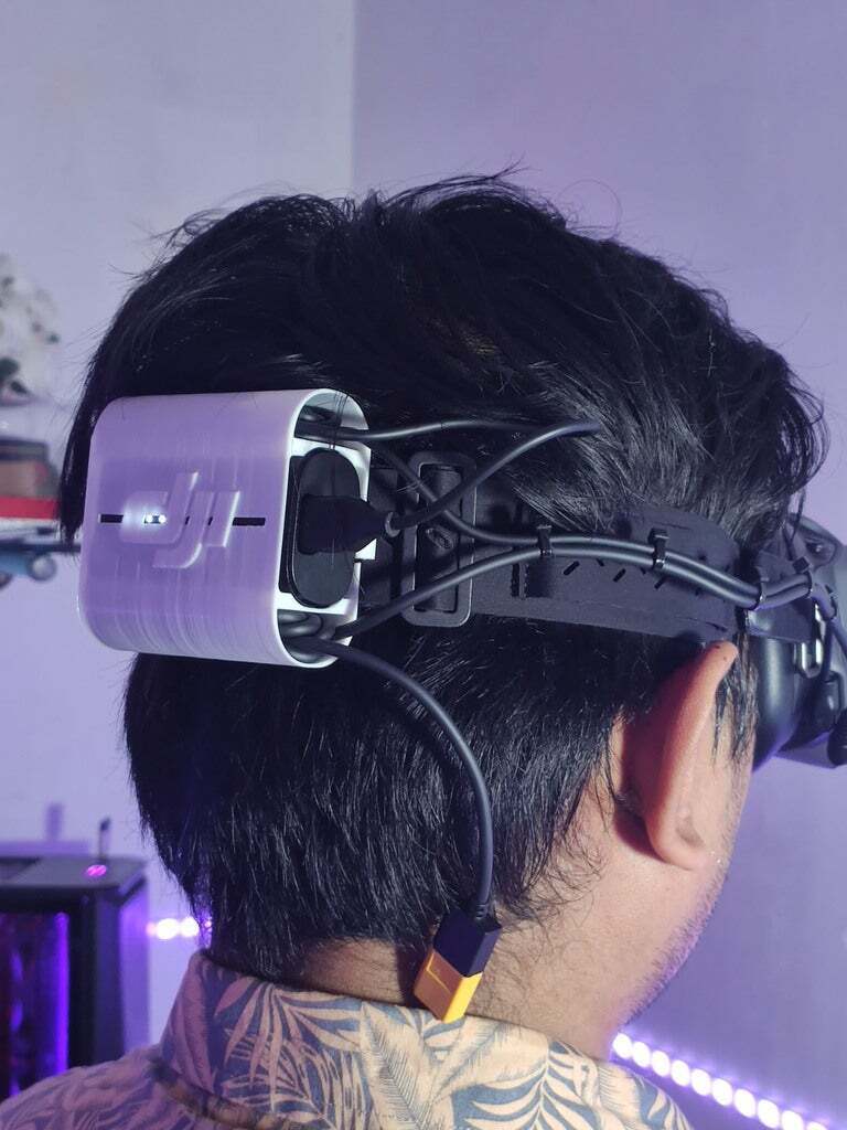 Free STL file DJI FPV goggles battery/lipo holder with cable placement ...