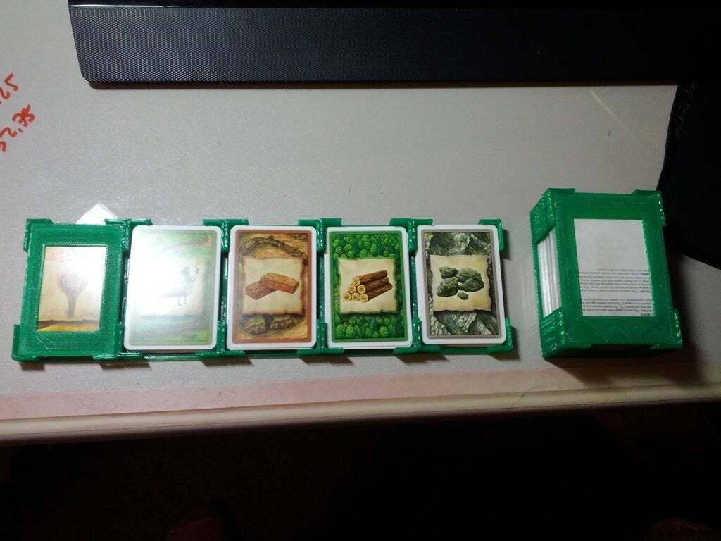 Free STL file Game Card Holder (configurable/SCAD) 👽・3D printable model ...