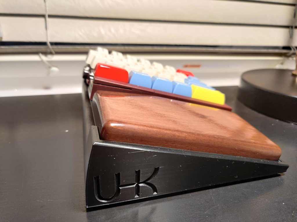 Free STL file 15 Degree Tenting Stand UHK V1・Object to download and to 3D print・Cults