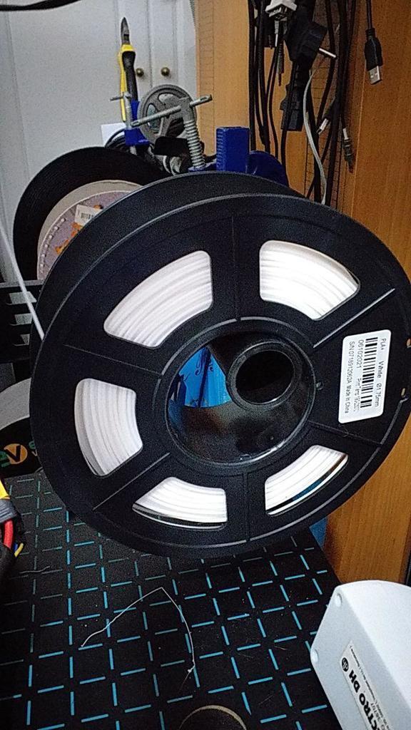 Fichier STL Adaptador para rollo de pla de 70mm diametro para ...