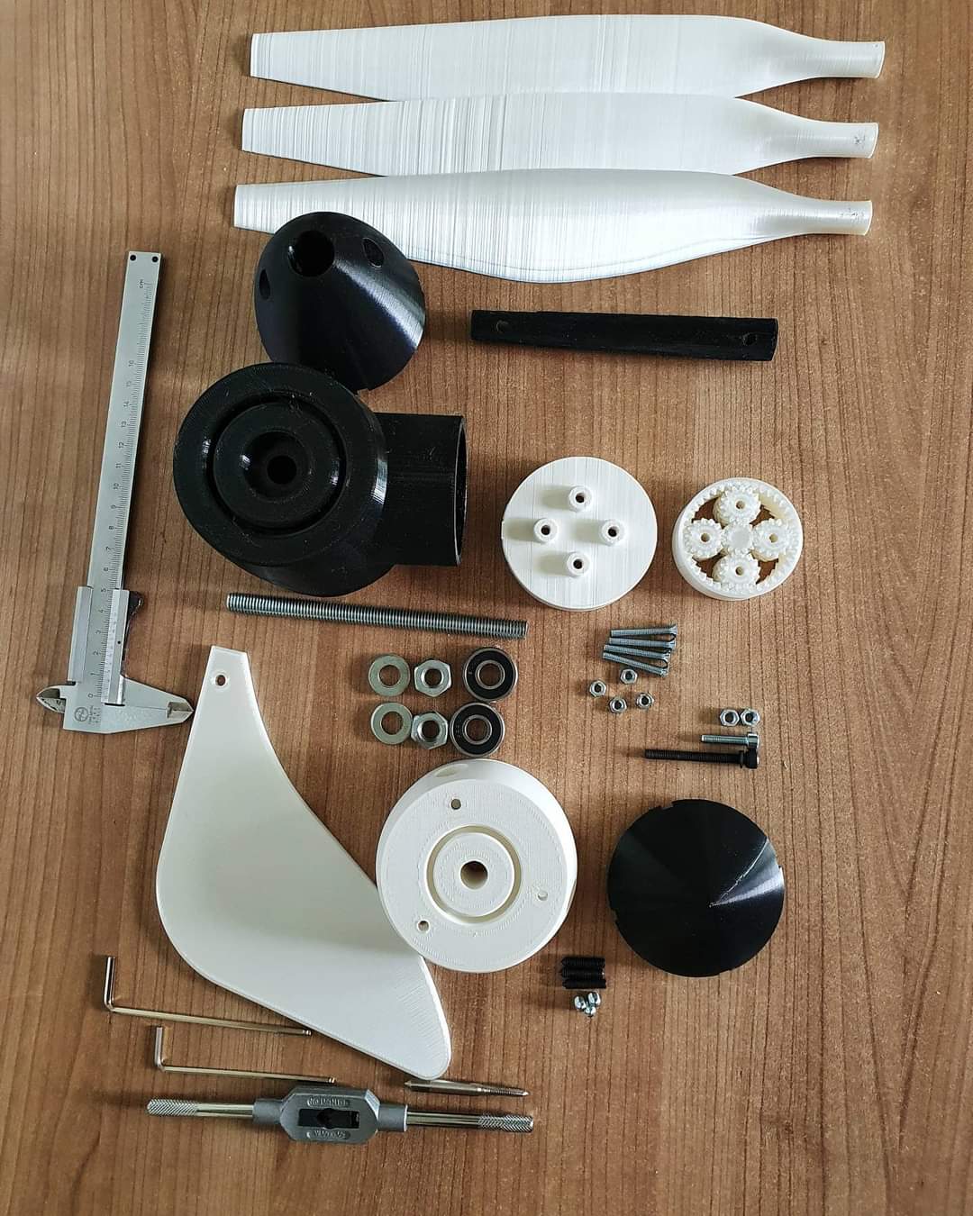 STL file Wind turbine 🌬️・Model to download and 3D print・Cults