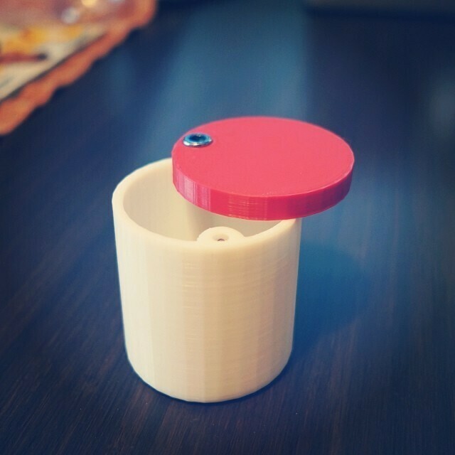 Free 3D file Pivot-lid cup with magnet closure・3D printing idea to ...