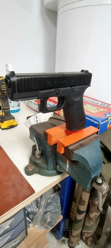 Free 3D file Glock Block vise 🔫・3D printable object to download・Cults