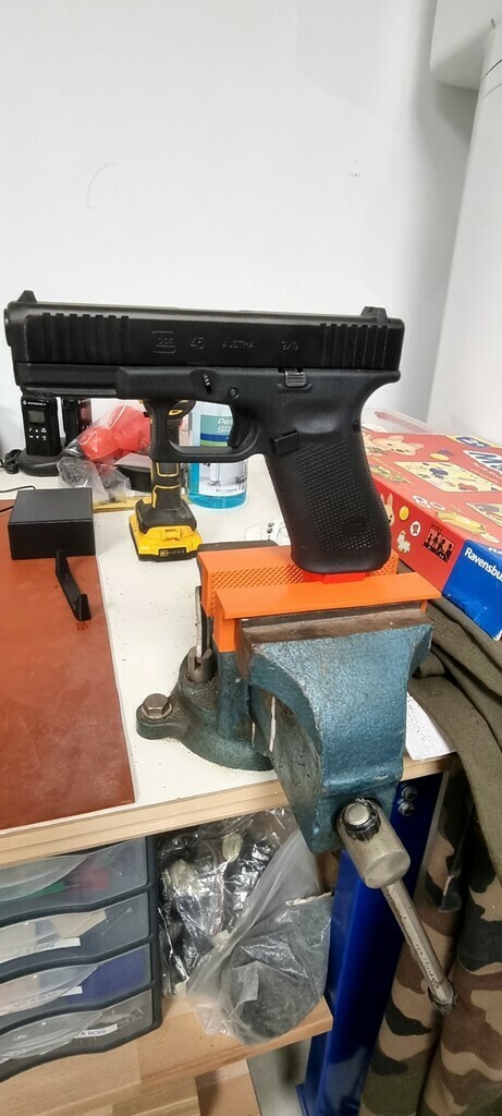 Free 3D file Glock Block vise 🔫・3D printable object to download・Cults