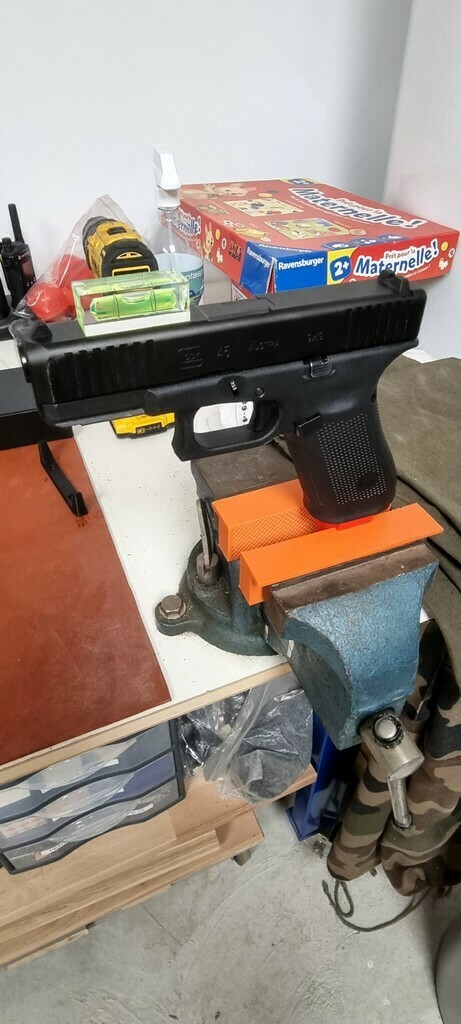 Free 3D file Glock Block vise 🔫・3D printable object to download・Cults