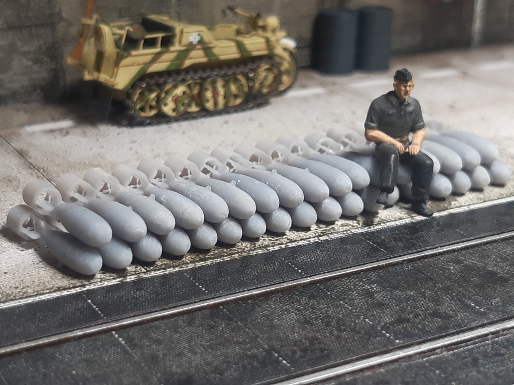 Free 3D file british 250 lb HC Bomb 1:72 scale・Design to download and ...