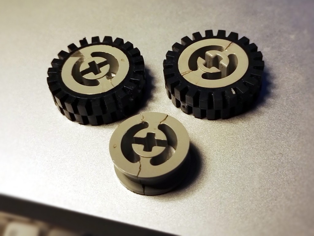 Free 3D file Old style Technic wheel rim / hub 3482・3D printable object ...